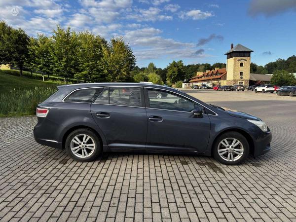 Pelēks Toyota Avensis 2009 Viļņa, ar dzinēja tilpumu 2.00 L un nobraukumu 378 tūkst. km par 3450 €, foto 3 vietnē AUTOMOTO.COM.LV