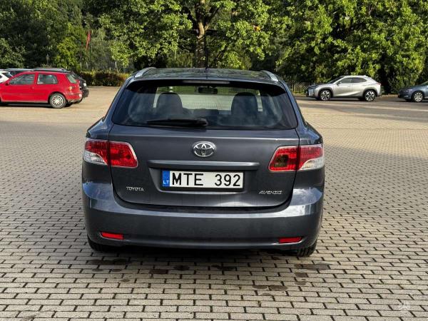 Pelēks Toyota Avensis 2009 Viļņa, ar dzinēja tilpumu 2.00 L un nobraukumu 378 tūkst. km par 3450 €, foto 4 vietnē AUTOMOTO.COM.LV