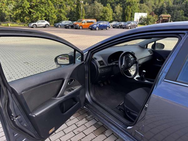 Pelēks Toyota Avensis 2009 Viļņa, ar dzinēja tilpumu 2.00 L un nobraukumu 378 tūkst. km par 3450 €, foto 5 vietnē AUTOMOTO.COM.LV