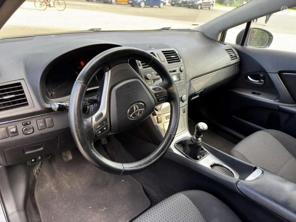 Pelēks Toyota Avensis 2009 Viļņa, ar dzinēja tilpumu 2.00 L un nobraukumu 378 tūkst. km par 3450 €, foto 6 vietnē AUTOMOTO.COM.LV