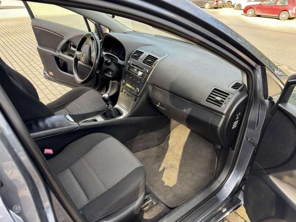 Pelēks Toyota Avensis 2009 Viļņa, ar dzinēja tilpumu 2.00 L un nobraukumu 378 tūkst. km par 3450 €, foto 7 vietnē AUTOMOTO.COM.LV