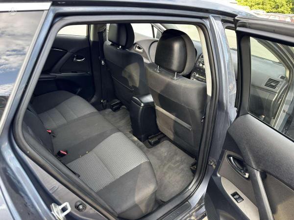 Pelēks Toyota Avensis 2009 Viļņa, ar dzinēja tilpumu 2.00 L un nobraukumu 378 tūkst. km par 3450 €, foto 9 vietnē AUTOMOTO.COM.LV
