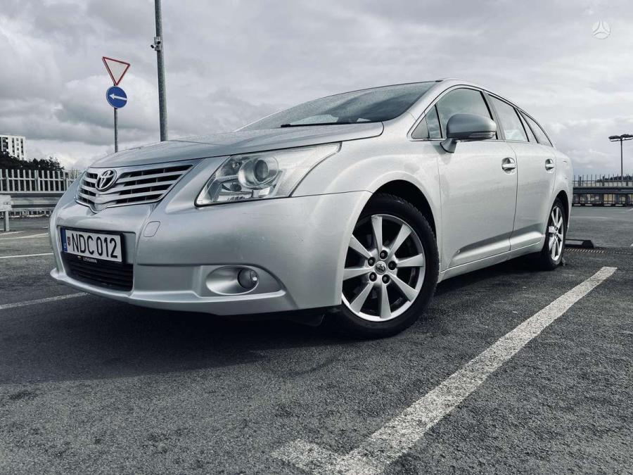 Серый Тойота Авенсис 2009 в Вильнюс, объемом двигателя 2.00 л и пробегом 284 тыс. км за 4000 €, фото 1 на AUTOMOTO.COM.LV