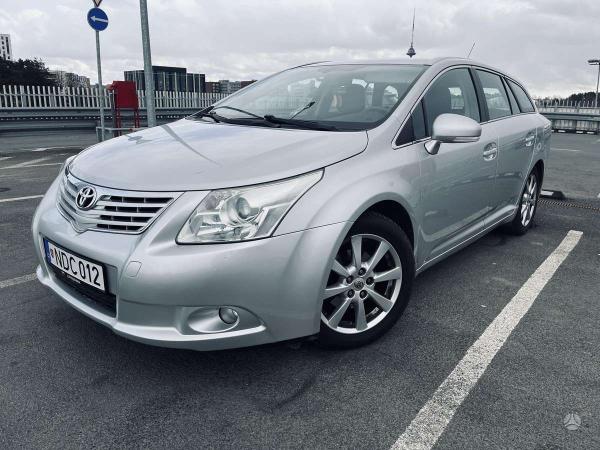 Pelēks Toyota Avensis 2009 Viļņa, ar dzinēja tilpumu 2.00 L un nobraukumu 284 tūkst. km par 4000 €, foto 2 vietnē AUTOMOTO.COM.LV