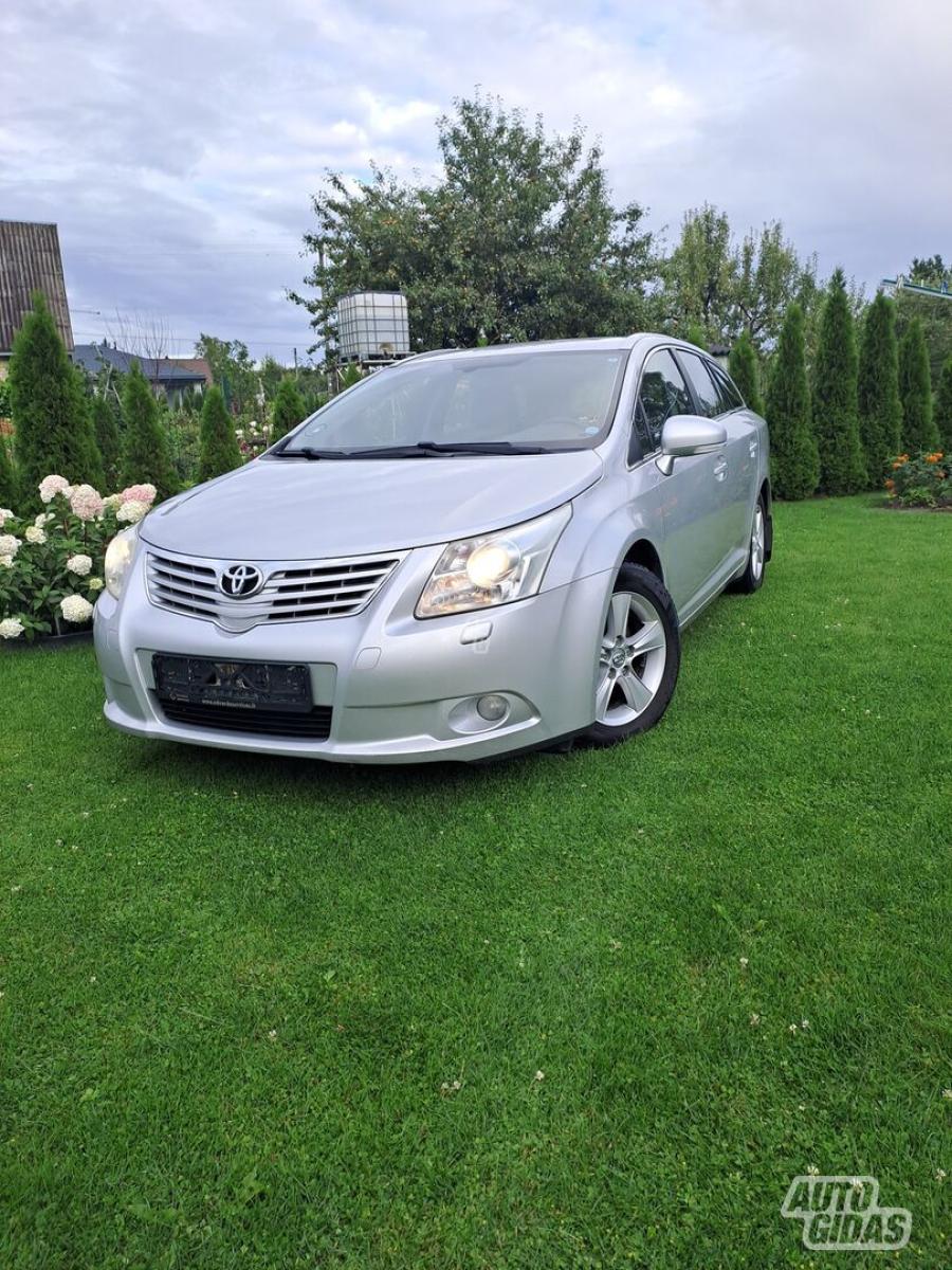 Pelēks Toyota Avensis 2009 Viļņa, ar dzinēja tilpumu 2.00 L un nobraukumu 330 tūkst. km par 3450 €, foto 1 vietnē AUTOMOTO.COM.LV