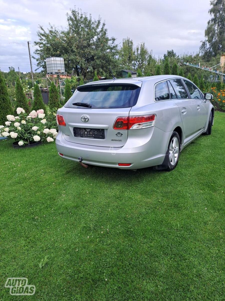 Pelēks Toyota Avensis 2009 Viļņa, ar dzinēja tilpumu 2.00 L un nobraukumu 330 tūkst. km par 3450 €, foto 5 vietnē AUTOMOTO.COM.LV