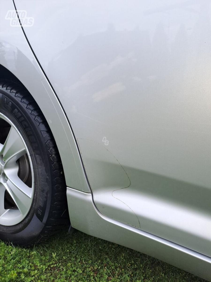 Pelēks Toyota Avensis 2009 Viļņa, ar dzinēja tilpumu 2.00 L un nobraukumu 330 tūkst. km par 3450 €, foto 11 vietnē AUTOMOTO.COM.LV