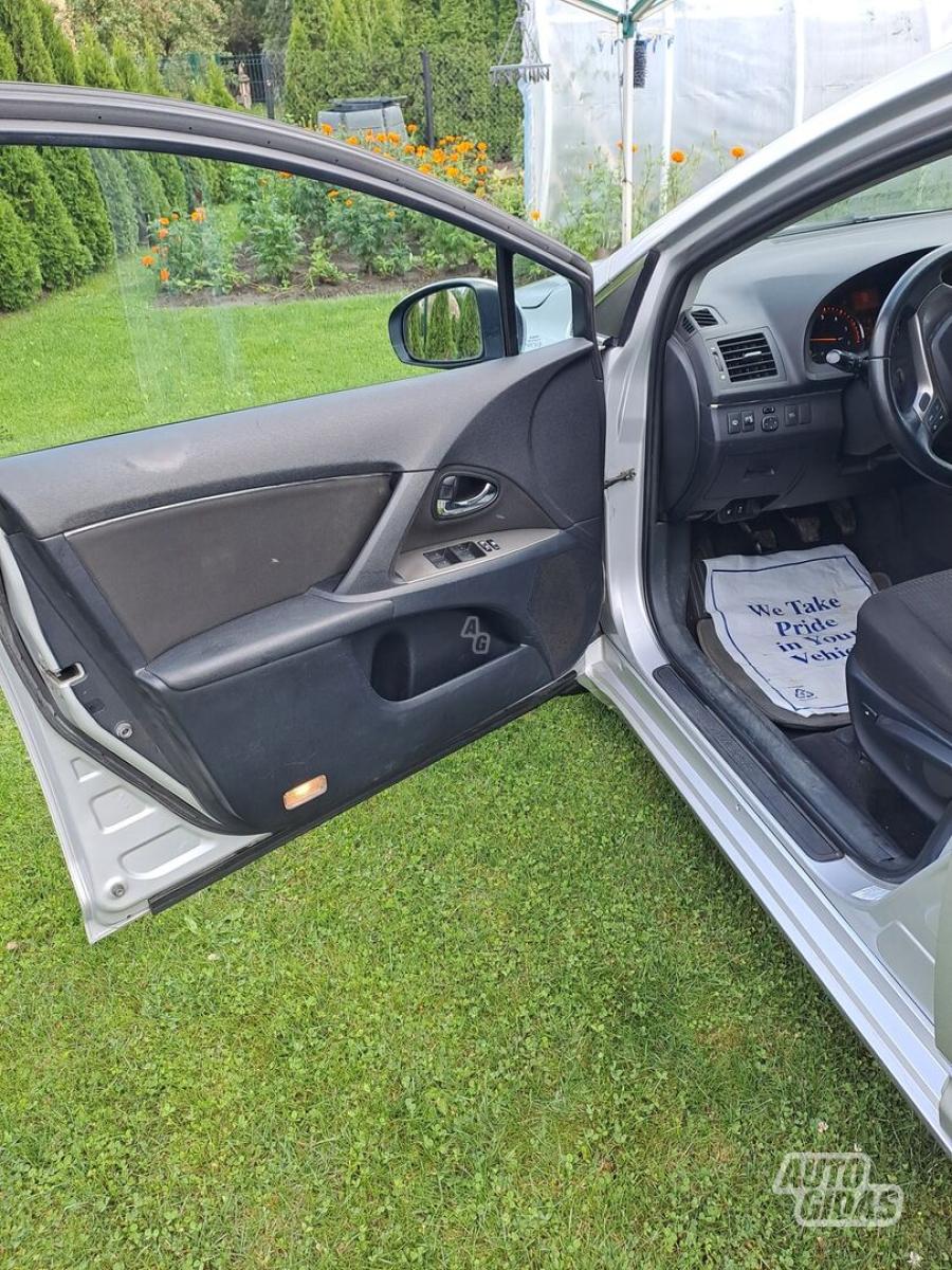 Pelēks Toyota Avensis 2009 Viļņa, ar dzinēja tilpumu 2.00 L un nobraukumu 330 tūkst. km par 3450 €, foto 12 vietnē AUTOMOTO.COM.LV