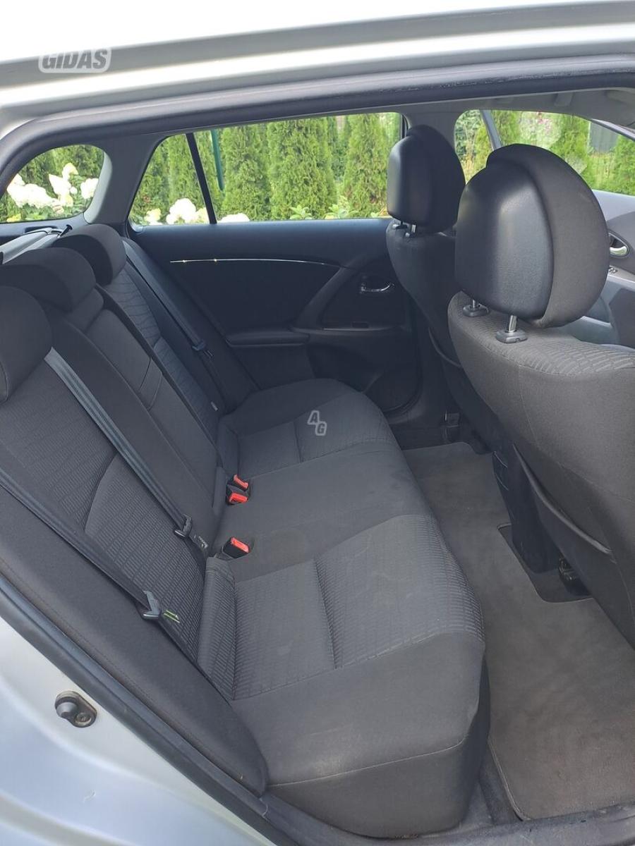 Pelēks Toyota Avensis 2009 Viļņa, ar dzinēja tilpumu 2.00 L un nobraukumu 330 tūkst. km par 3450 €, foto 18 vietnē AUTOMOTO.COM.LV