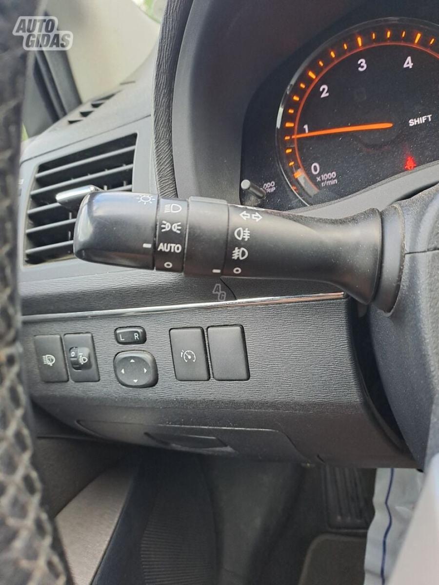 Pelēks Toyota Avensis 2009 Viļņa, ar dzinēja tilpumu 2.00 L un nobraukumu 330 tūkst. km par 3450 €, foto 23 vietnē AUTOMOTO.COM.LV