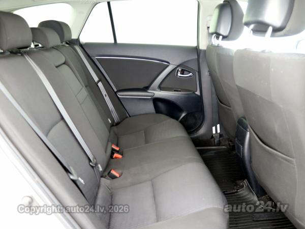 Pelēks Toyota Avensis 2009 Tallina, ar dzinēja tilpumu 1.80 L un nobraukumu 399 tūkst. km par 2699 €, foto 8 vietnē AUTOMOTO.COM.LV
