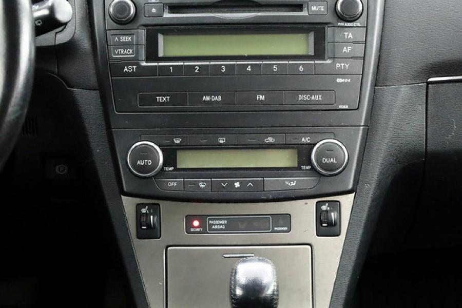 Серый Тойота Авенсис 2009 в Таллин, объемом двигателя 1.80 л и пробегом 399 тыс. км за 2699 €, фото 9 на AUTOMOTO.COM.LV