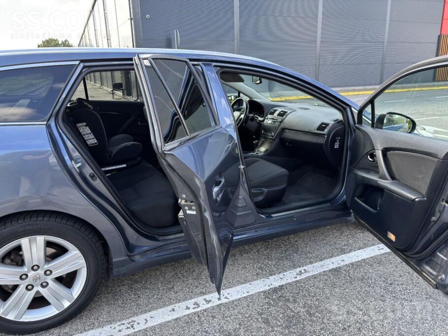 Pelēks Toyota Avensis 2009 Rīga, ar dzinēja tilpumu 2.20 L un nobraukumu 218 tūkst. km par 2850 €, foto 13 vietnē AUTOMOTO.COM.LV