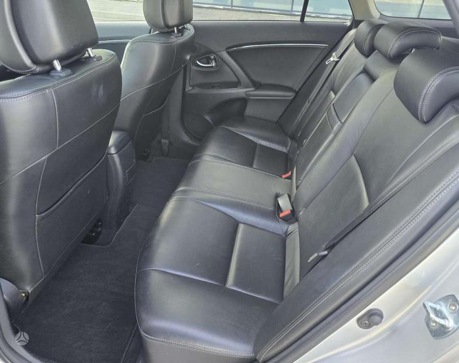 Pelēks Toyota Avensis 2009 Panevēža, ar dzinēja tilpumu 2.23 L un nobraukumu 247 tūkst. km par 4499 €, foto 16 vietnē AUTOMOTO.COM.LV