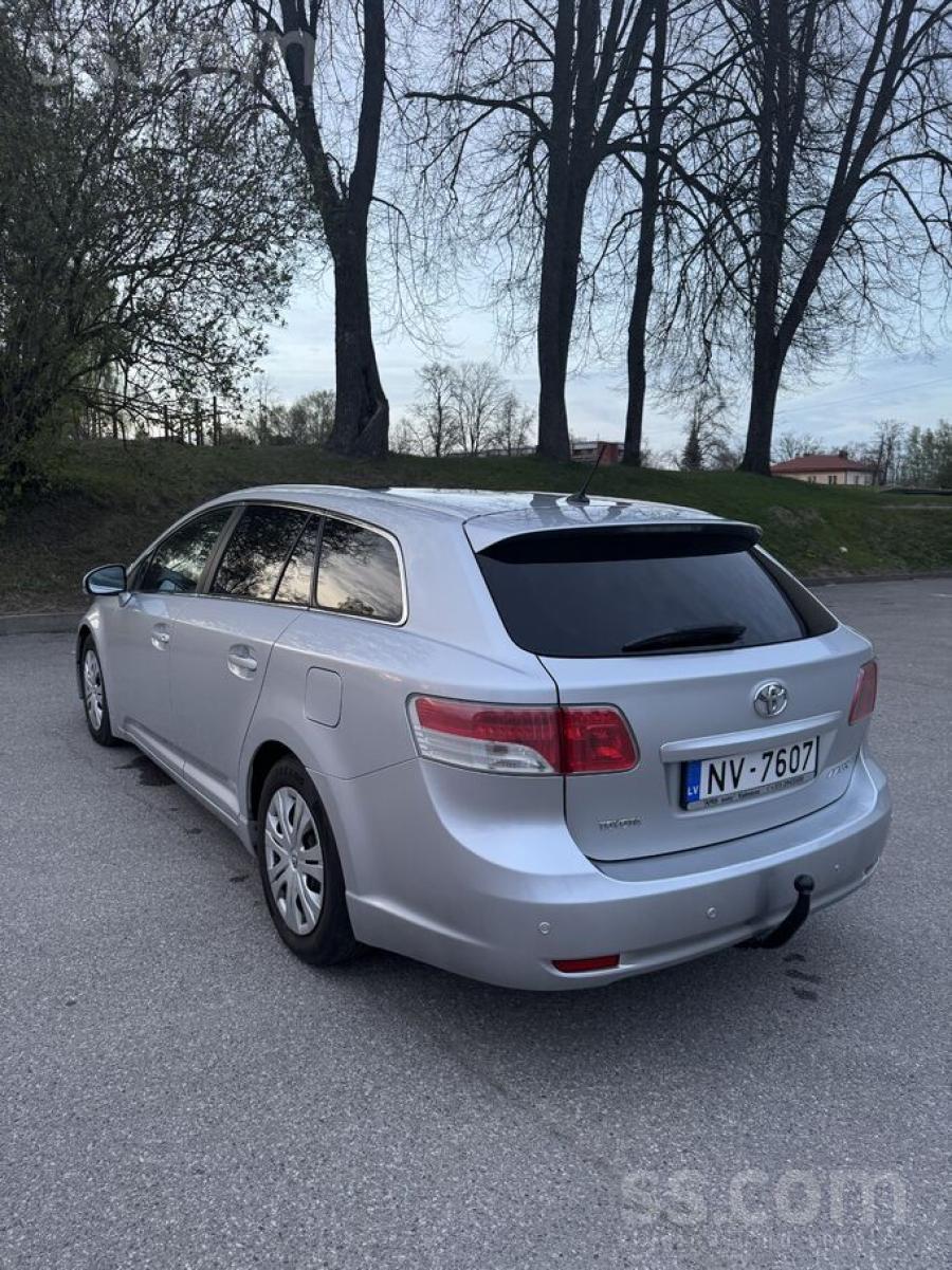 Grey Toyota Avensis 2009 in Riga, with an engine capacity of 2.00 L and mileage of 298 thousand km for 5690 €, photo 4 on AUTOMOTO.COM.LV