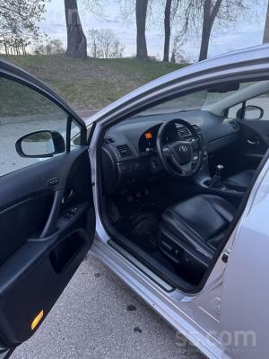 Grey Toyota Avensis 2009 in Riga, with an engine capacity of 2.00 L and mileage of 298 thousand km for 5690 €, photo 5 on AUTOMOTO.COM.LV