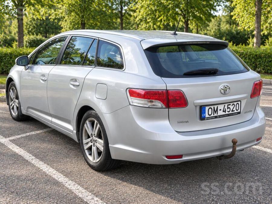 Grey Toyota Avensis 2009 in Daugavpils, with an engine capacity of 2.00 L and mileage of 450 thousand km for 2100 €, photo 3 on AUTOMOTO.COM.LV