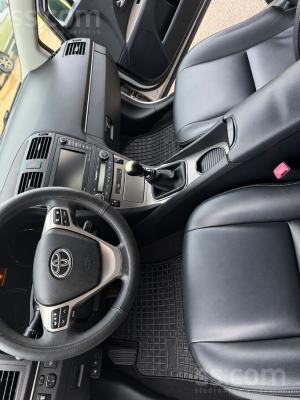 Grey Toyota Avensis 2009 in Daugavpils, with an engine capacity of 2.00 L and mileage of 450 thousand km for 2100 €, photo 4 on AUTOMOTO.COM.LV