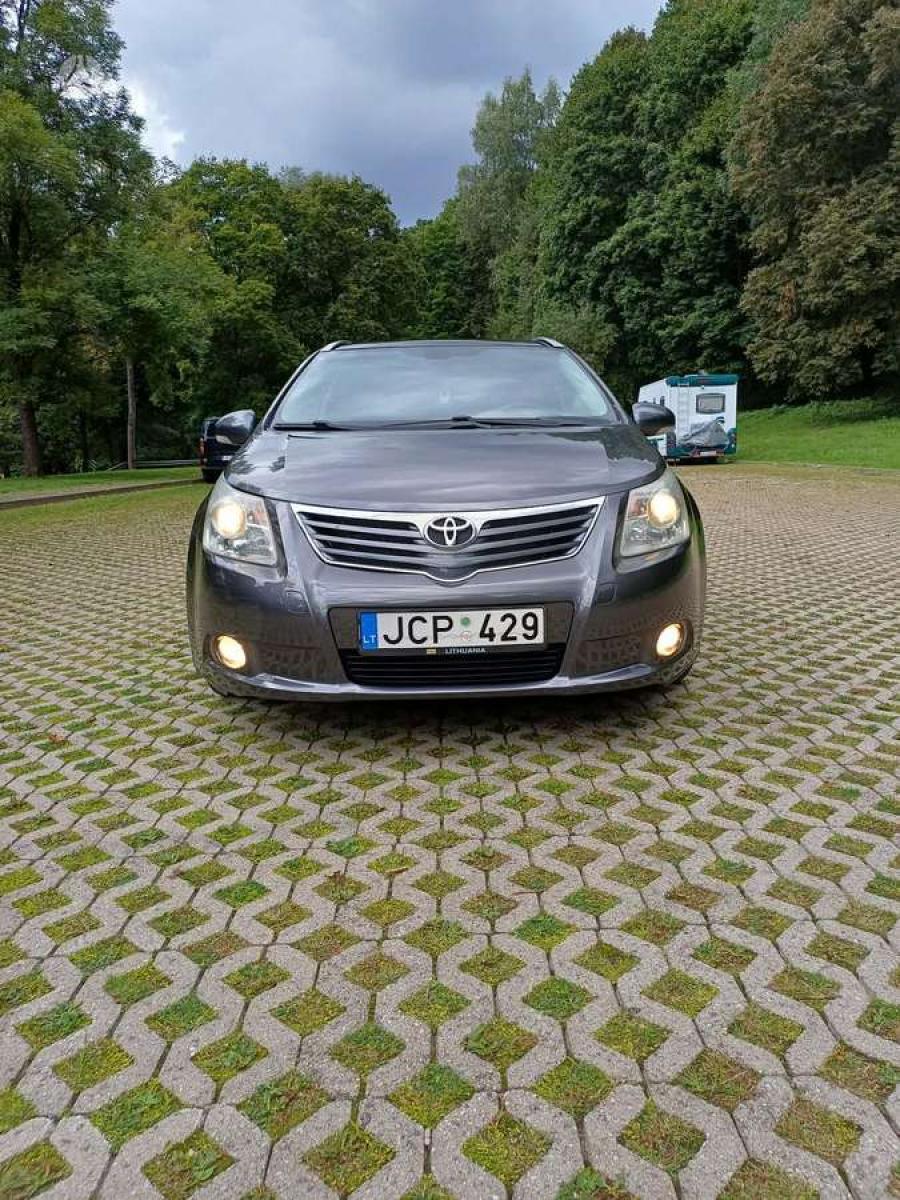 Pelēks Toyota Avensis 2009 Viļņa, ar dzinēja tilpumu 2.20 L un nobraukumu 260 tūkst. km par 3800 €, foto 3 vietnē AUTOMOTO.COM.LV