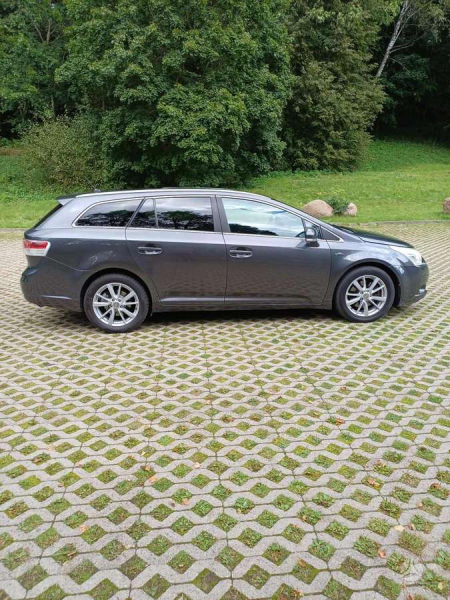 Pelēks Toyota Avensis 2009 Viļņa, ar dzinēja tilpumu 2.20 L un nobraukumu 260 tūkst. km par 3800 €, foto 8 vietnē AUTOMOTO.COM.LV