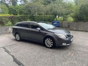 Pelēks Toyota Avensis 2009 Viļņa, ar dzinēja tilpumu 2.23 L un nobraukumu 183 tūkst. km par 4900 €, foto 3 vietnē AUTOMOTO.COM.LV