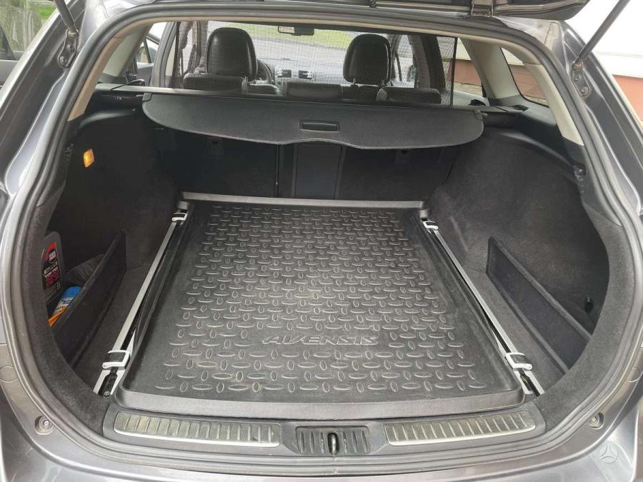 Pelēks Toyota Avensis 2009 Viļņa, ar dzinēja tilpumu 2.23 L un nobraukumu 183 tūkst. km par 4900 €, foto 6 vietnē AUTOMOTO.COM.LV