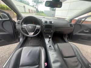 Pelēks Toyota Avensis 2009 Viļņa, ar dzinēja tilpumu 2.23 L un nobraukumu 183 tūkst. km par 4900 €, foto 8 vietnē AUTOMOTO.COM.LV