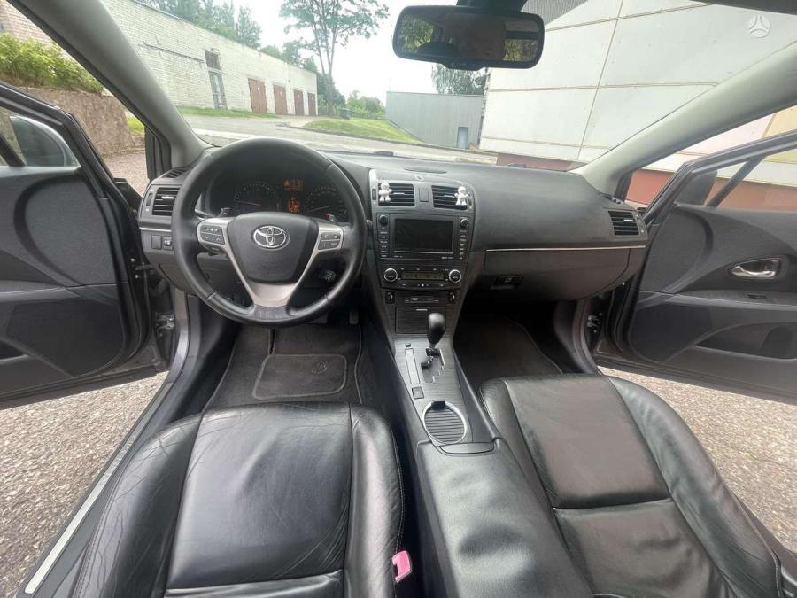 Pelēks Toyota Avensis 2009 Viļņa, ar dzinēja tilpumu 2.23 L un nobraukumu 183 tūkst. km par 4900 €, foto 8 vietnē AUTOMOTO.COM.LV