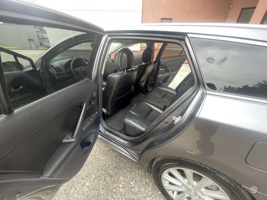 Pelēks Toyota Avensis 2009 Viļņa, ar dzinēja tilpumu 2.23 L un nobraukumu 183 tūkst. km par 4900 €, foto 10 vietnē AUTOMOTO.COM.LV
