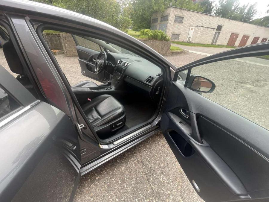 Pelēks Toyota Avensis 2009 Viļņa, ar dzinēja tilpumu 2.23 L un nobraukumu 183 tūkst. km par 4900 €, foto 12 vietnē AUTOMOTO.COM.LV