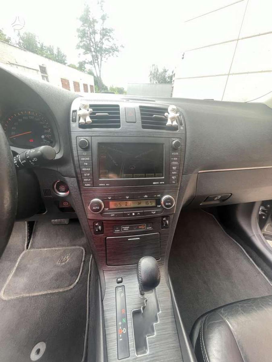 Pelēks Toyota Avensis 2009 Viļņa, ar dzinēja tilpumu 2.23 L un nobraukumu 183 tūkst. km par 4900 €, foto 13 vietnē AUTOMOTO.COM.LV