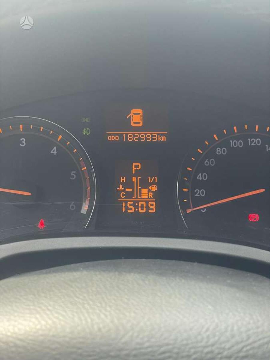 Pelēks Toyota Avensis 2009 Viļņa, ar dzinēja tilpumu 2.23 L un nobraukumu 183 tūkst. km par 4900 €, foto 14 vietnē AUTOMOTO.COM.LV