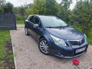 Pelēks Toyota Avensis 2009 Jelgava, ar dzinēja tilpumu 2.00 L un nobraukumu 386 tūkst. km par 4250 €, foto  vietnē AUTOMOTO.COM.LV
