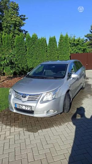 Pelēks Toyota Avensis 2009 Viļņa, ar dzinēja tilpumu 2.20 L un nobraukumu 217 tūkst. km par 3600 €, foto  vietnē AUTOMOTO.COM.LV