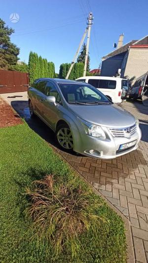 Pelēks Toyota Avensis 2009 Viļņa, ar dzinēja tilpumu 2.20 L un nobraukumu 217 tūkst. km par 3600 €, foto 3 vietnē AUTOMOTO.COM.LV