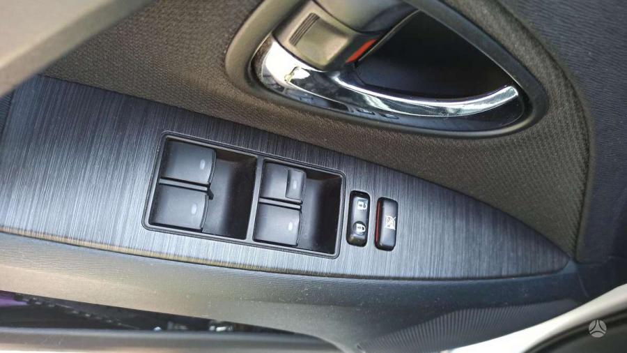 Pelēks Toyota Avensis 2009 Viļņa, ar dzinēja tilpumu 2.20 L un nobraukumu 217 tūkst. km par 3600 €, foto 13 vietnē AUTOMOTO.COM.LV