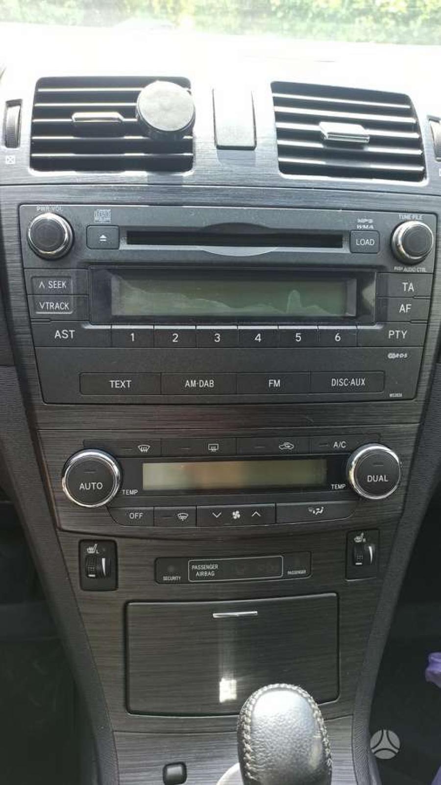 Pelēks Toyota Avensis 2009 Viļņa, ar dzinēja tilpumu 2.20 L un nobraukumu 217 tūkst. km par 3600 €, foto 15 vietnē AUTOMOTO.COM.LV