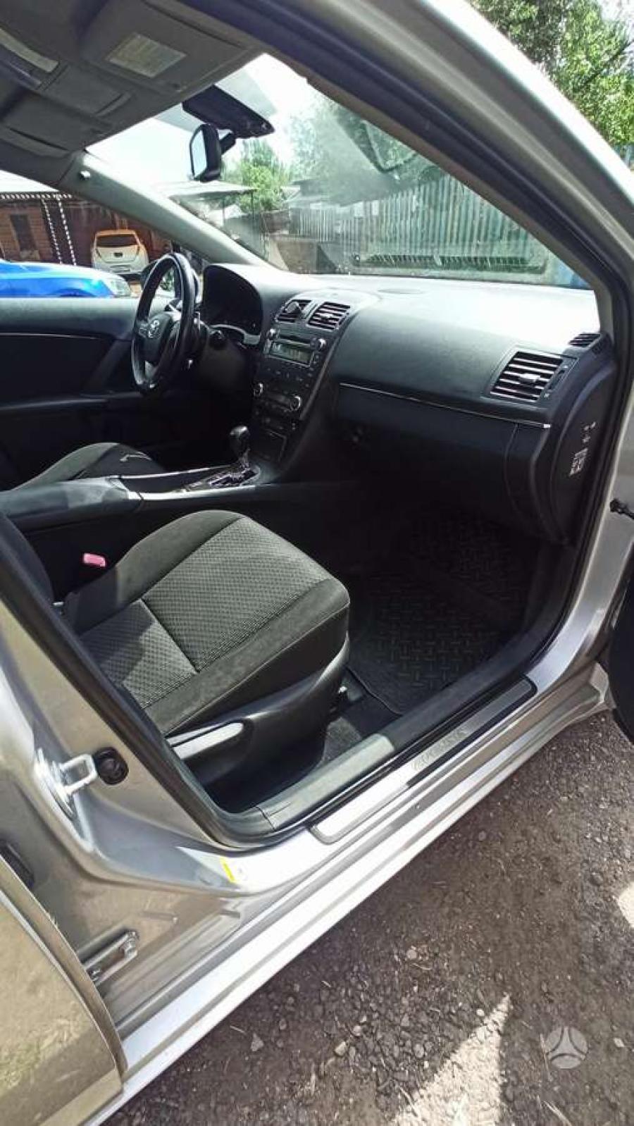 Pelēks Toyota Avensis 2009 Viļņa, ar dzinēja tilpumu 2.20 L un nobraukumu 217 tūkst. km par 3600 €, foto 17 vietnē AUTOMOTO.COM.LV