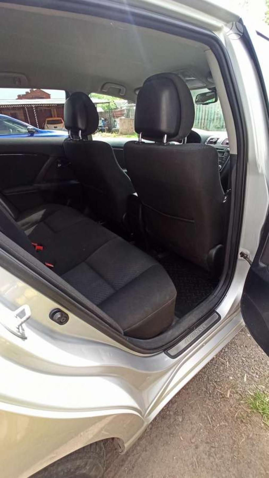 Pelēks Toyota Avensis 2009 Viļņa, ar dzinēja tilpumu 2.20 L un nobraukumu 217 tūkst. km par 3600 €, foto 18 vietnē AUTOMOTO.COM.LV