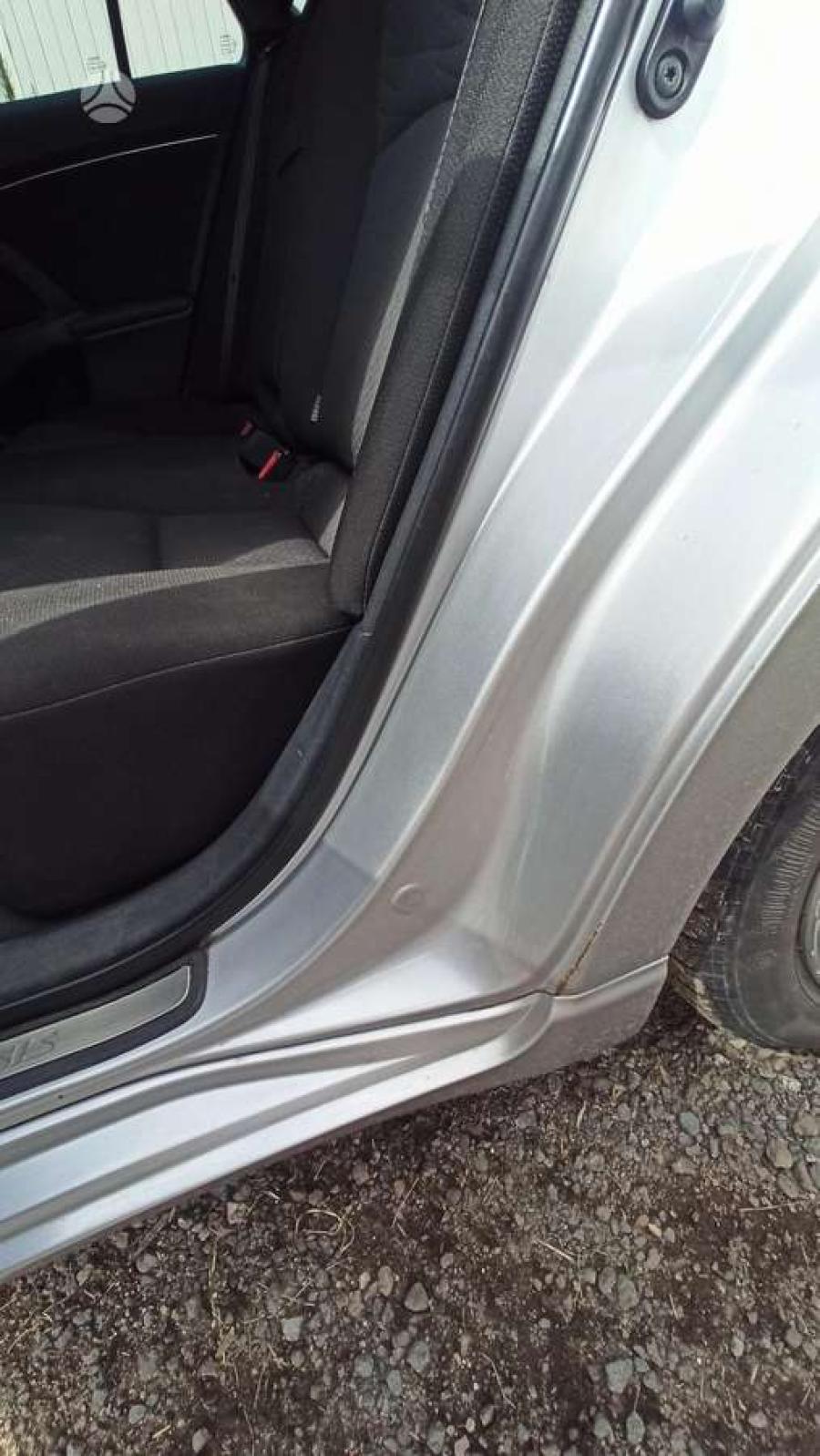 Pelēks Toyota Avensis 2009 Viļņa, ar dzinēja tilpumu 2.20 L un nobraukumu 217 tūkst. km par 3600 €, foto 21 vietnē AUTOMOTO.COM.LV