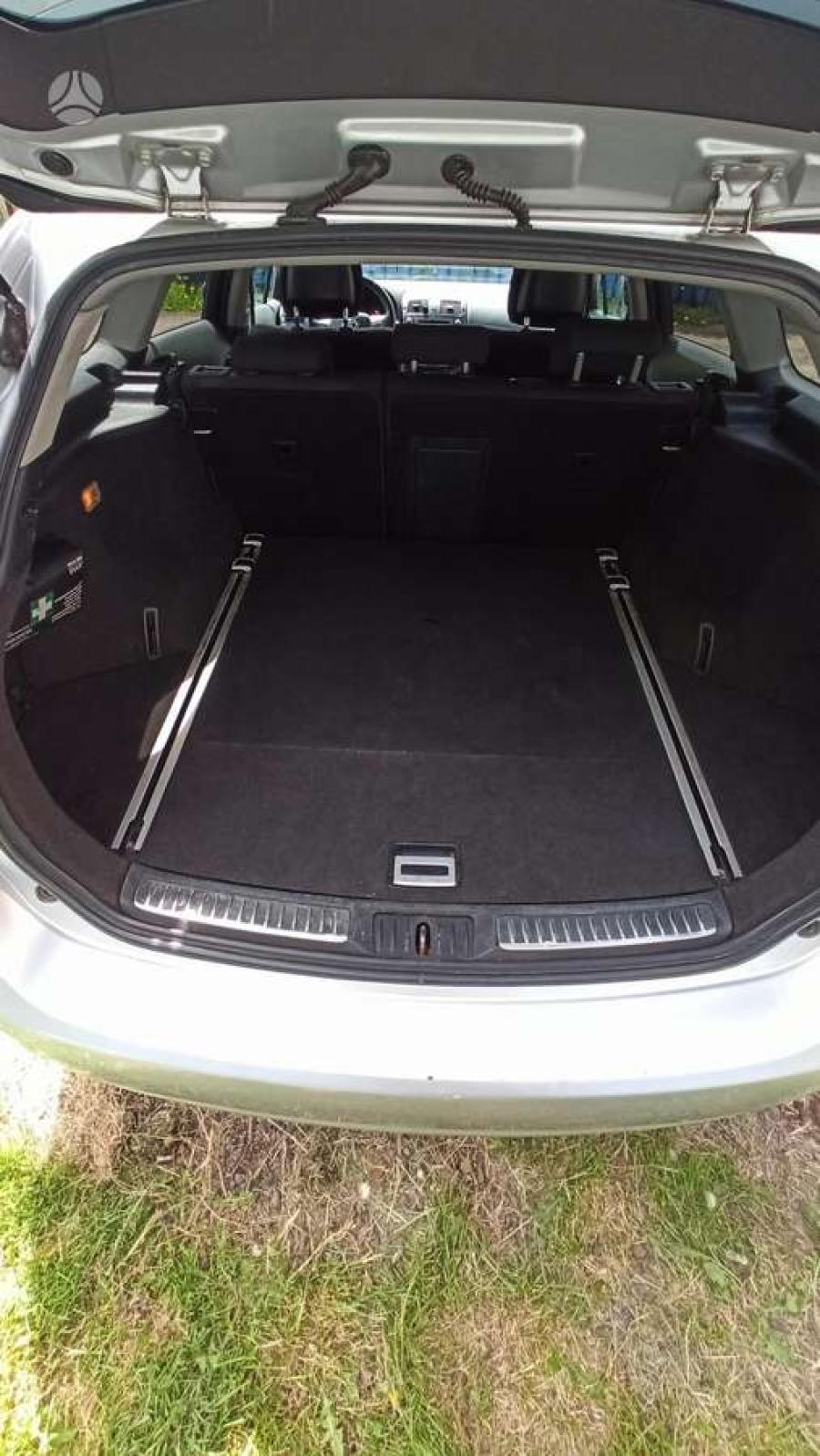 Pelēks Toyota Avensis 2009 Viļņa, ar dzinēja tilpumu 2.20 L un nobraukumu 217 tūkst. km par 3600 €, foto 24 vietnē AUTOMOTO.COM.LV