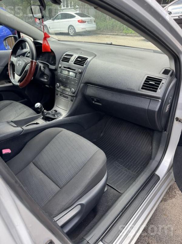 Pelēks Toyota Avensis 2009 Rīga, ar dzinēja tilpumu 2.00 L un nobraukumu 470 tūkst. km par 2150 €, foto 5 vietnē AUTOMOTO.COM.LV