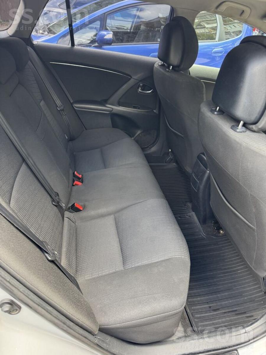Pelēks Toyota Avensis 2009 Rīga, ar dzinēja tilpumu 2.00 L un nobraukumu 470 tūkst. km par 2150 €, foto 6 vietnē AUTOMOTO.COM.LV