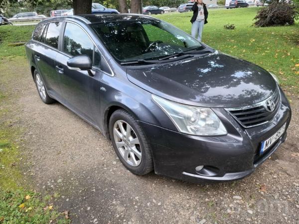 Pelēks Toyota Avensis 2009 Rīga, ar dzinēja tilpumu 2.20 L un nobraukumu 306 tūkst. km par 3700 €, foto 4 vietnē AUTOMOTO.COM.LV