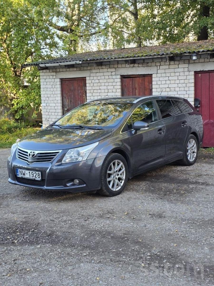 Grey Toyota Avensis 2009 in Riga, with an engine capacity of 2.00 L and mileage of 318 thousand km for 4490 €, photo 3 on AUTOMOTO.COM.LV