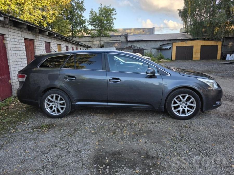Grey Toyota Avensis 2009 in Riga, with an engine capacity of 2.00 L and mileage of 318 thousand km for 4490 €, photo 10 on AUTOMOTO.COM.LV