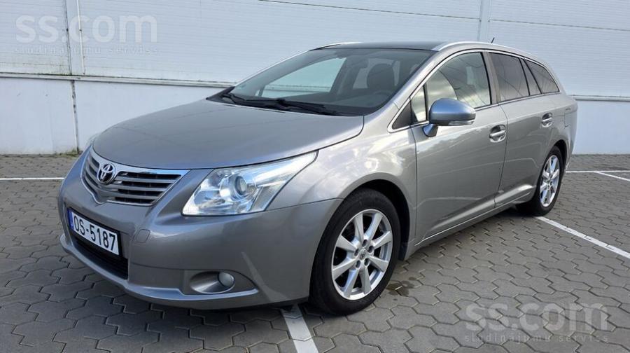 Grey Toyota Avensis 2009 in Riga, with an engine capacity of 1.80 L and mileage of 290 thousand km for 5950 €, photo 3 on AUTOMOTO.COM.LV