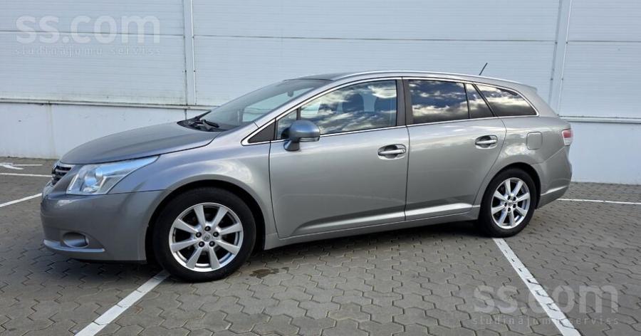 Grey Toyota Avensis 2009 in Riga, with an engine capacity of 1.80 L and mileage of 290 thousand km for 5950 €, photo 4 on AUTOMOTO.COM.LV