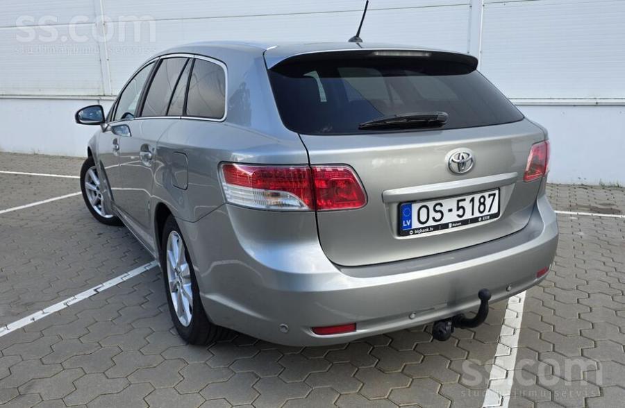 Grey Toyota Avensis 2009 in Riga, with an engine capacity of 1.80 L and mileage of 290 thousand km for 5950 €, photo 5 on AUTOMOTO.COM.LV