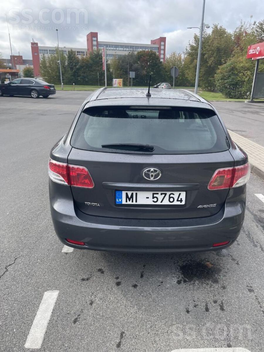 Grey Toyota Avensis 2009 in Riga, with an engine capacity of 2.20 L and mileage of 301 thousand km for 3500 €, photo 7 on AUTOMOTO.COM.LV
